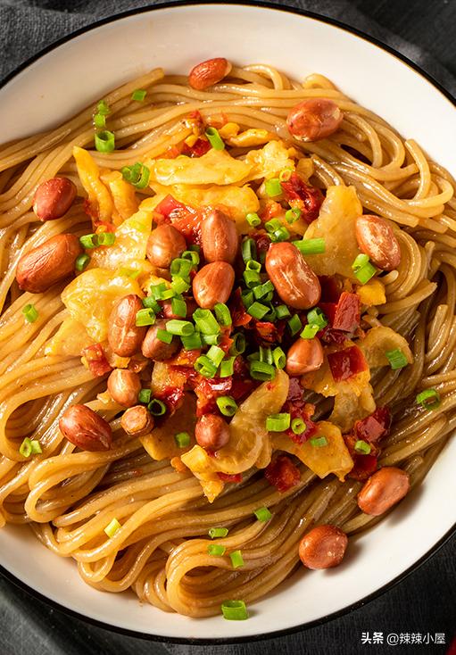 Spicy and delicious, a bowl in one breath! Hunan Mixed Noodles, Lard ...