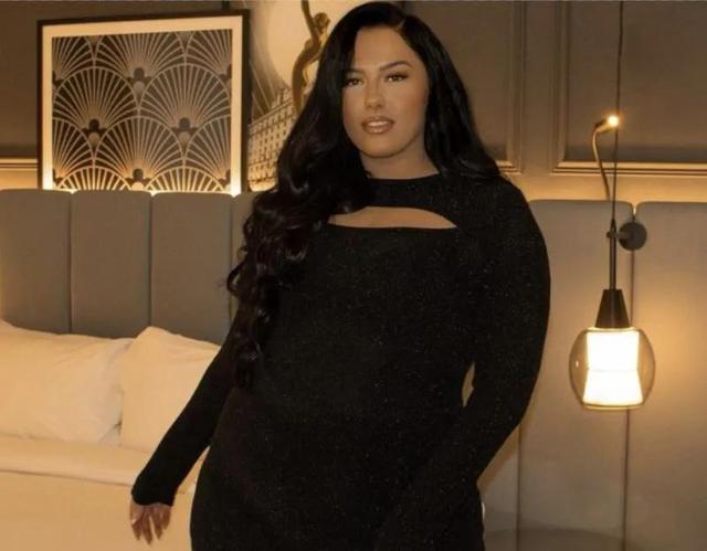 British plus-size model Amy De (Amie·Dev) - iMedia