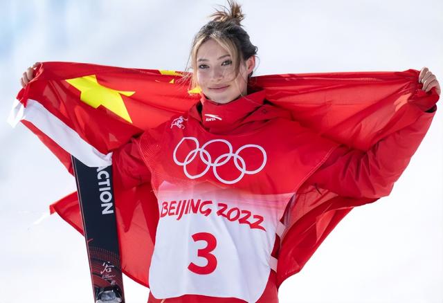 Gu Ailing's love affair was exposed, her boyfriend is tall and handsome ...