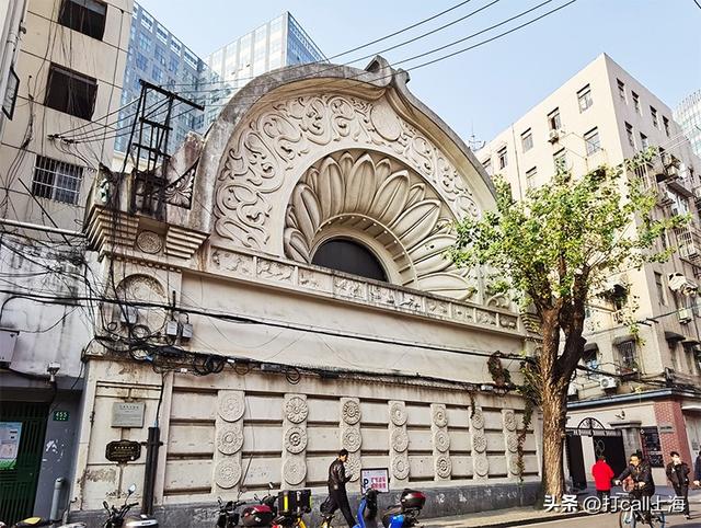 What are the origins of the two outstanding historical buildings in ...