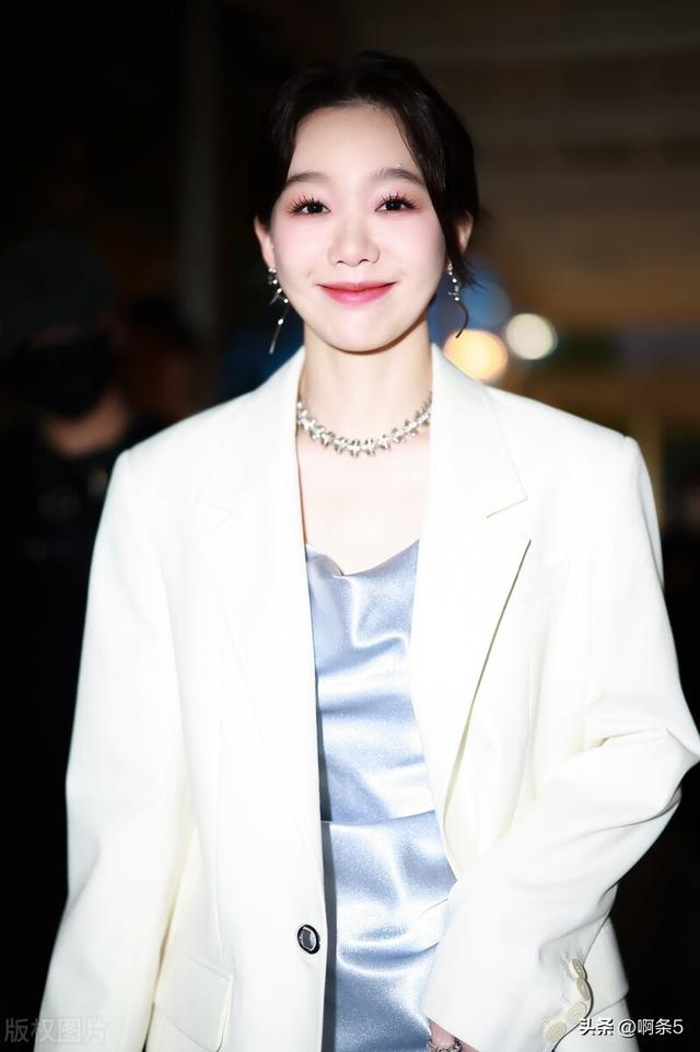 Xu Mengjie's prosperous look - iMedia