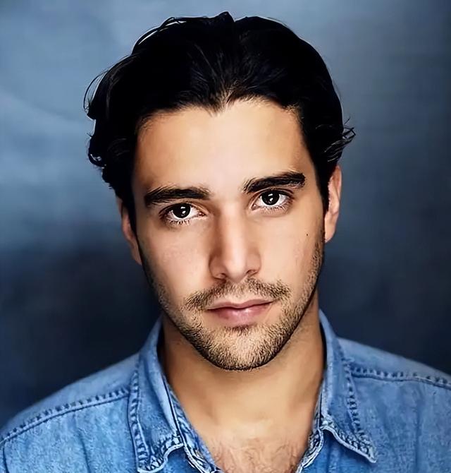 The most seductive actor in "The Dragon Family", Fabian Franco - iMedia