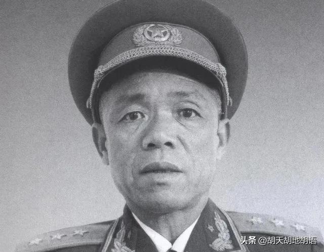 Why do Han Xianchu and Fu Chongbi have six medals on their chests in ...