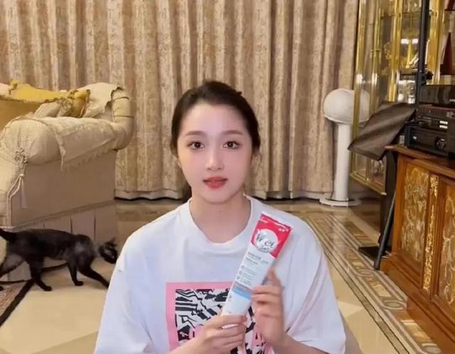 "Third Sister Liu" played by Huang Wanqiu, the 25-year-old actor Liu ...