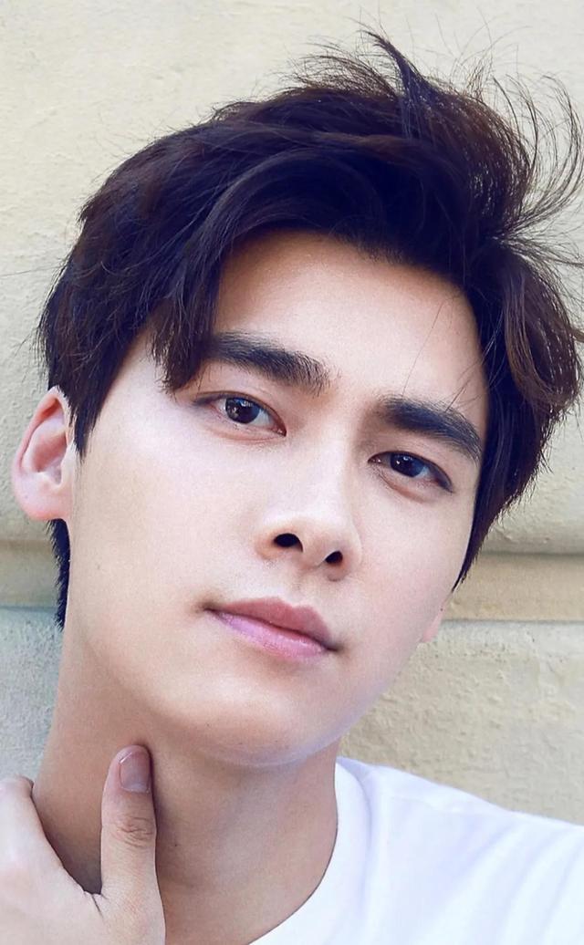 It is reported that the "Playground" started, starring Li Yifeng and Mu ...