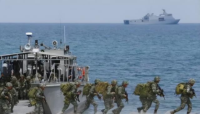 Escape after a mid-air standoff! The US reconnaissance plane broke into ...