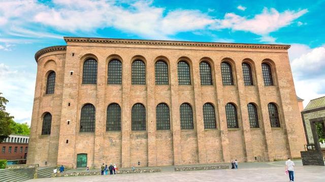 The Basilica of Constantine and the Christian Basilica, the impact on ...
