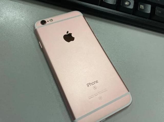 Why is there only glass left on the back of the phone?It's all to blame ...