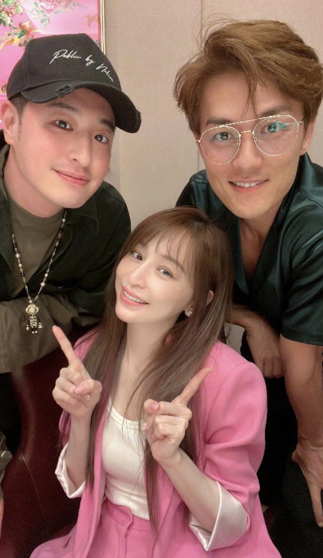 Wang Xinling posted a photo of the party, 42-year-old Wu Kequn and ...
