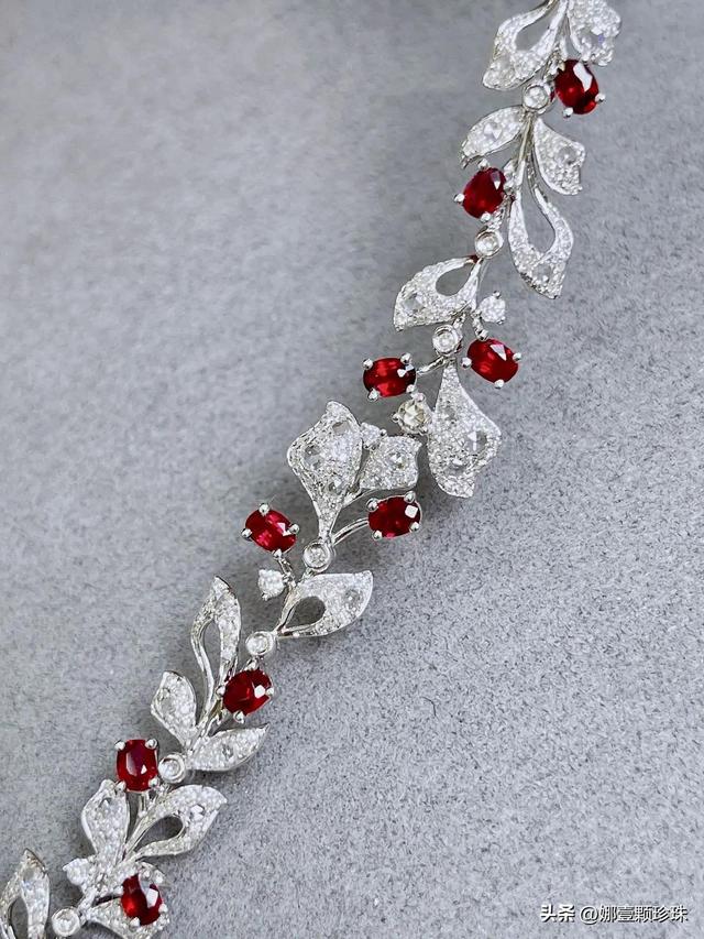 Burnt-Free Pigeon's Blood Ruby Bracelet - iMedia