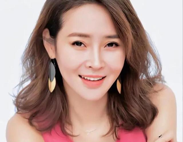 Naturally beautiful Yu Mingjia: Abandoning diplomats and becoming an ...
