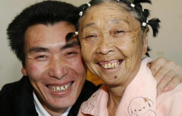 Yucheng and Xin Huan went out to play, but let 85-year-old Yuqin do ...