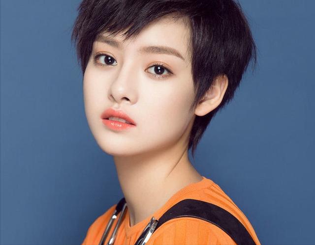 In 1996, Chongqing actress Zhang Yishang was tall and had outstanding ...