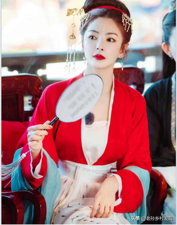 Zhang Yuqi cos Yu Ji Reuters picture exposure, dressed in red ...