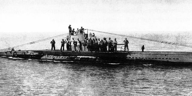 Why do submarines wear thick "coats" - iMedia