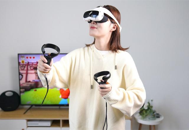 Thinner, lighter, wearable and flip-up Skyworth Pancake 1C VR all-in ...