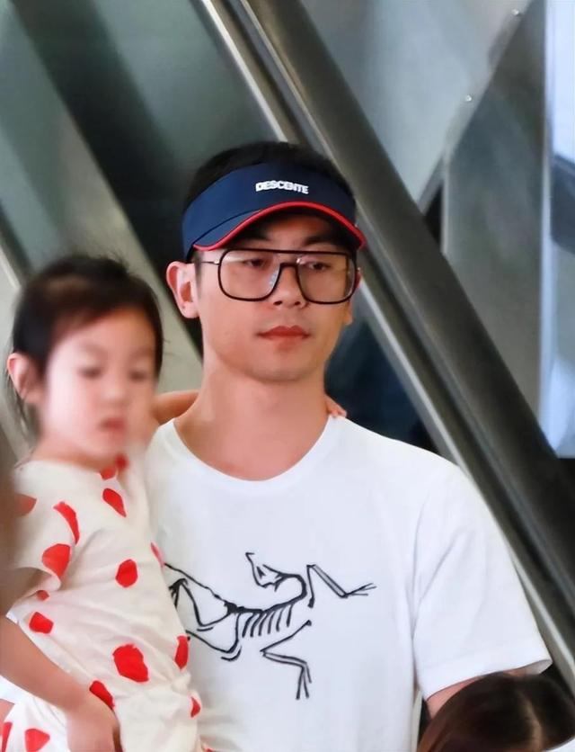 This one is real enough!Zhu Yawen and his wife appeared in home clothes ...