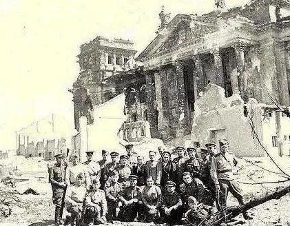 The Inside Story of WWII: (26) Hitler's Burial After Death - iMedia