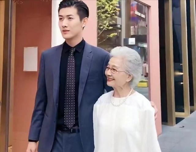 What does someone else's 91-year-old look like? The clothes and ...