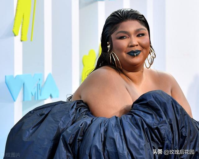 MTV Video Music Awards red carpet, female singer Lizzo's dark blue ...