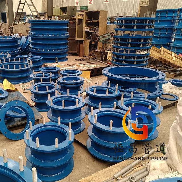 Method for improving flatness of lengthened rigid waterproof casing ...