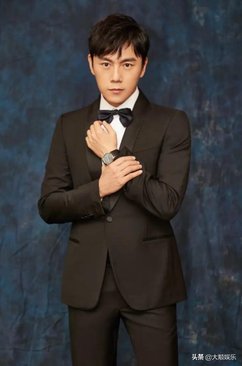 Qin Hao once again proved his acting skills. As a person who eats crabs ...