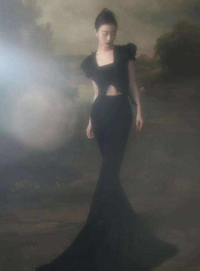 Ni Ni shines on the red carpet and becomes an oil painting goddess ...