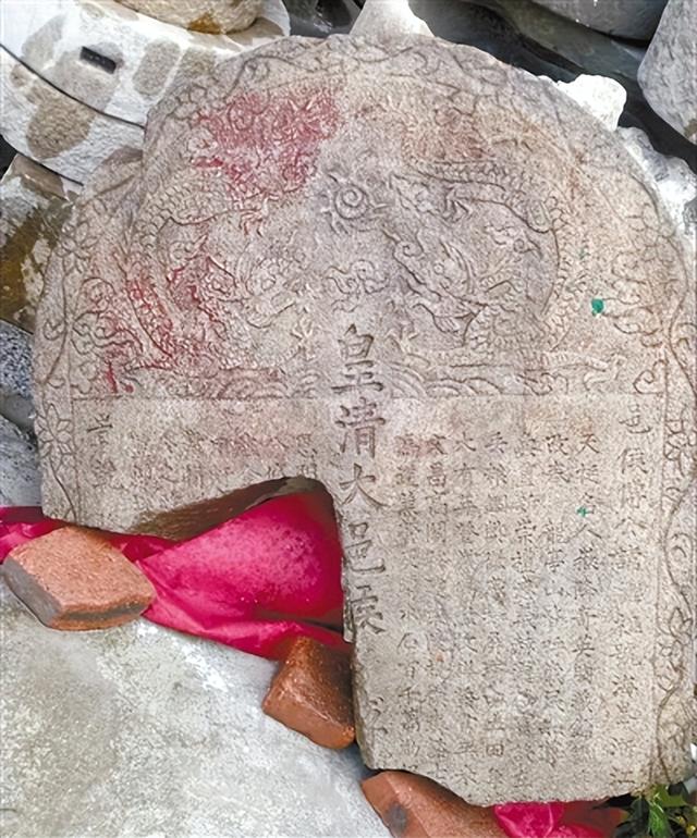 Emperor Fu Gong, Hou Fu of Dayi in the Huangqing Dynasty, went to think ...