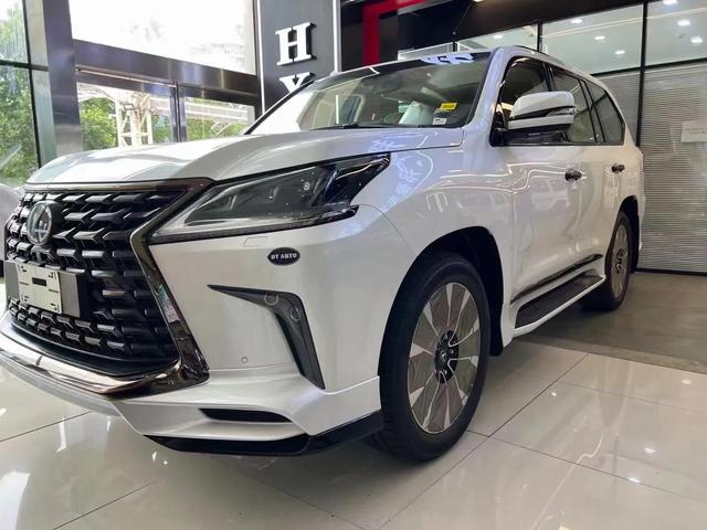 22 Plus Edition Lexus LX600 Sport White/Red - iMedia