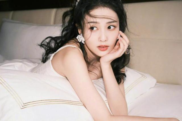Bailu Zhang Linghe's relationship was suspected to be exposed. After staying for two nights, the ...