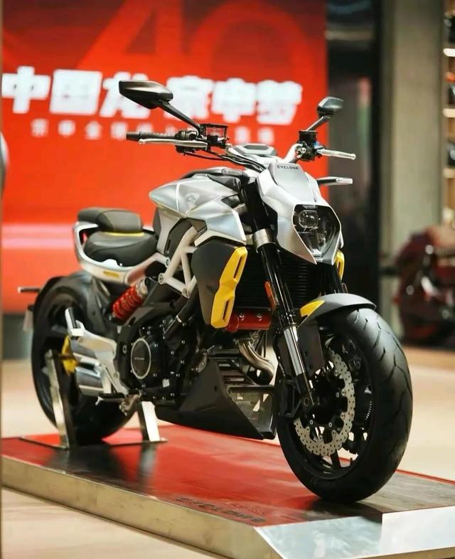 Fuel tank 22L, V-cylinder engine, future chariot - Cyclo RA900 - iMedia