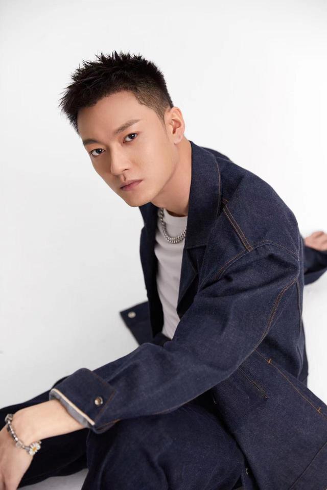 Zhang Guansen exposes casual wear photo "Come for You" "Jiang Tiancheng ...