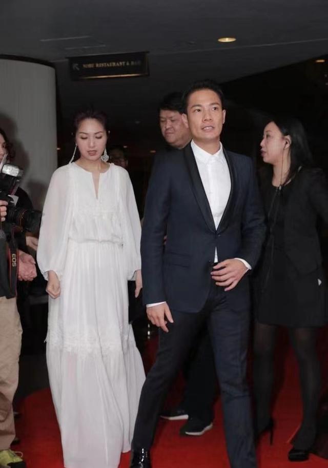 Miriam Yeung is fatter than her wife!Wearing a white dress, she looks ...