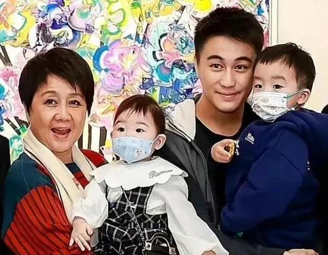 He Chaoqiong smiled, Liang Anqi was proud, and the Gambling King Family ...