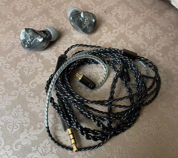 Wired headphones are cool again, catch up with the trend with HIK's S1 ...