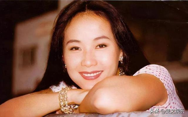 She is the most classic Xu Xian, she aged naturally, very beautiful and ...