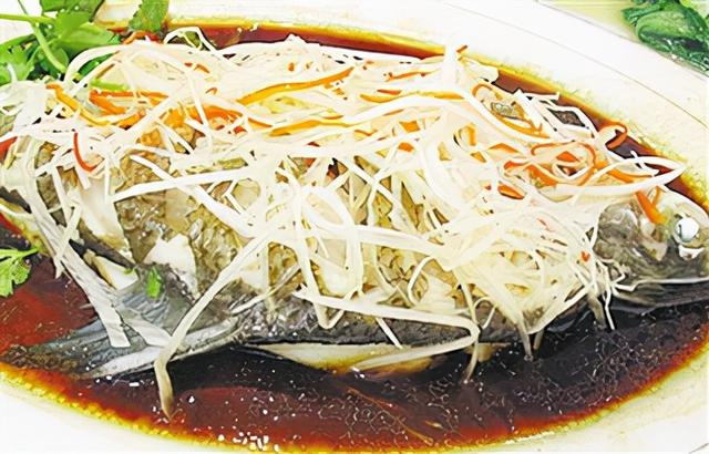 Hubei traditional famous dish—steamed Wuchang fish, with a smooth and ...