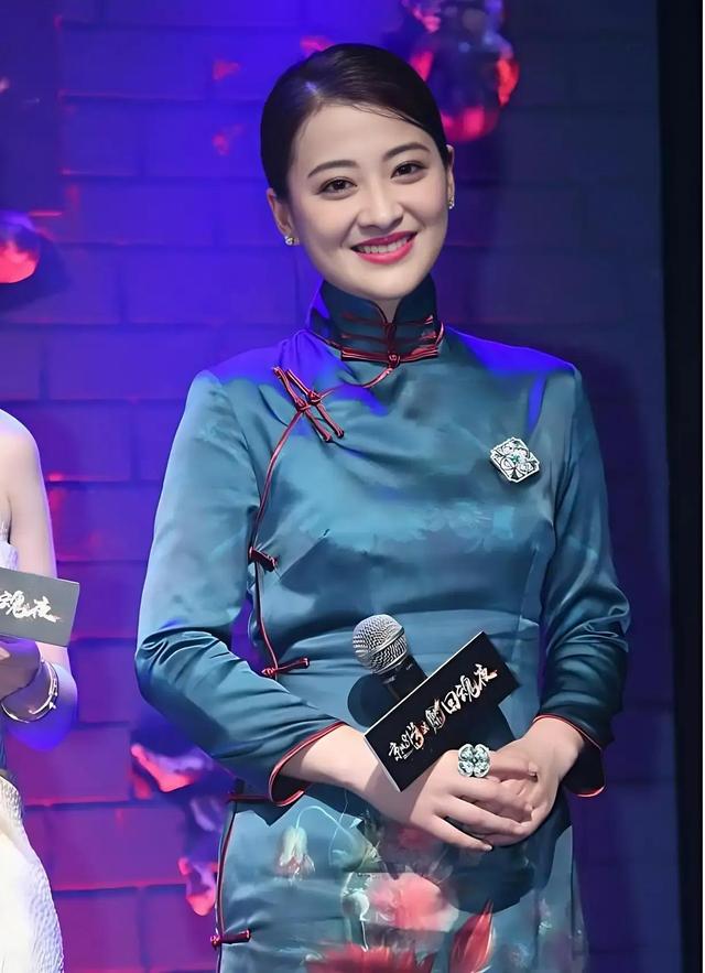 The 47-year-old Mei Ting is really beautiful this time, wearing a ...