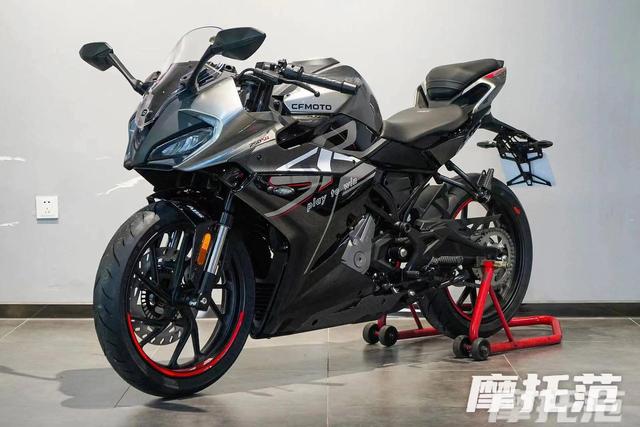 250 battle, Spring Breeze 250SR vs Suzuki GSX-250SR - iMedia