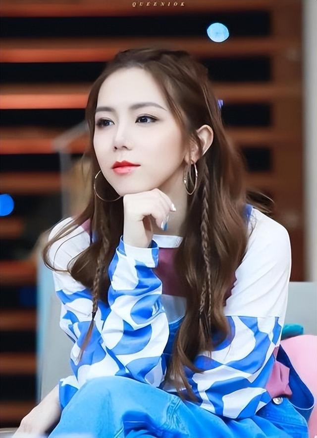 Is Deng Ziqi the best Chinese female singer in recent years? - iMedia