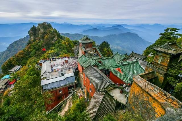 This short mountain in China is 0.6 meters high but no one climbs it ...