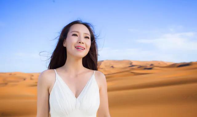 Female singer Yun Duo - iMedia