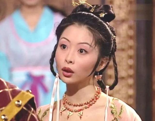 Bai Fumei outside the play, a vixen in the play, the contrasting life ...