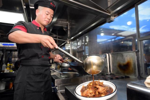 The century-old stinky mandarin fish "touched the net" and broke the ...