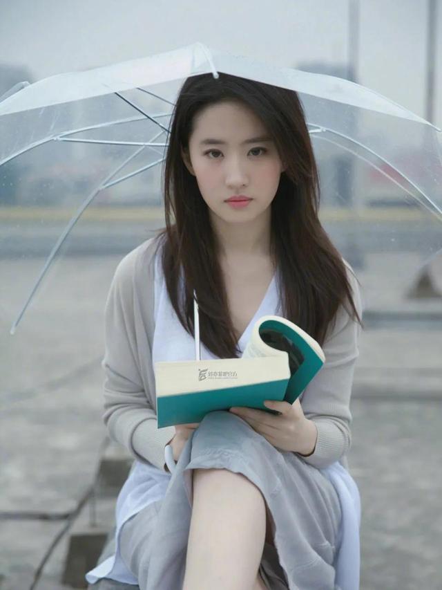 Liu Yifei, who comes with a filter, is really a beauty with no dead ...