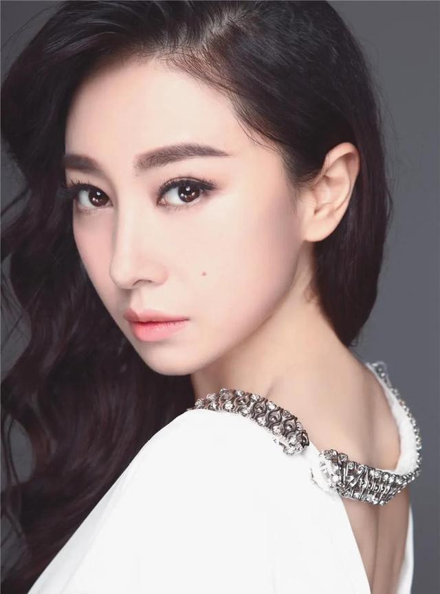 Jia Xiaochen: gentle and generous, charming and charming, full of charm - iMedia