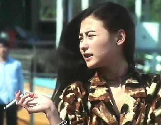 10 female artists who are addicted to smoking, all of them look very ...