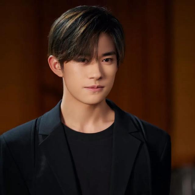 Little Gossip, Yi Yang Qianxi, Jia Ling, Shen Teng, Lu Han - iMedia