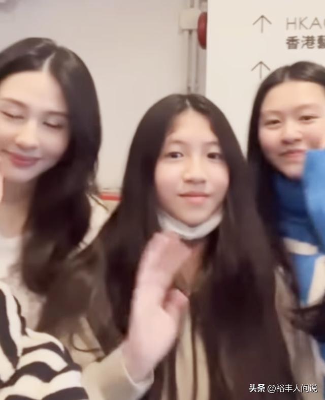 Qiu Shuzhen's three daughters rarely appear in the same frame!Shen Yue ...
