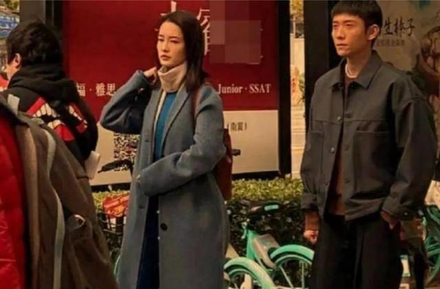 The love affair of Zhang Yishan and Li Qin was exposed, the media photographed the two walking ...